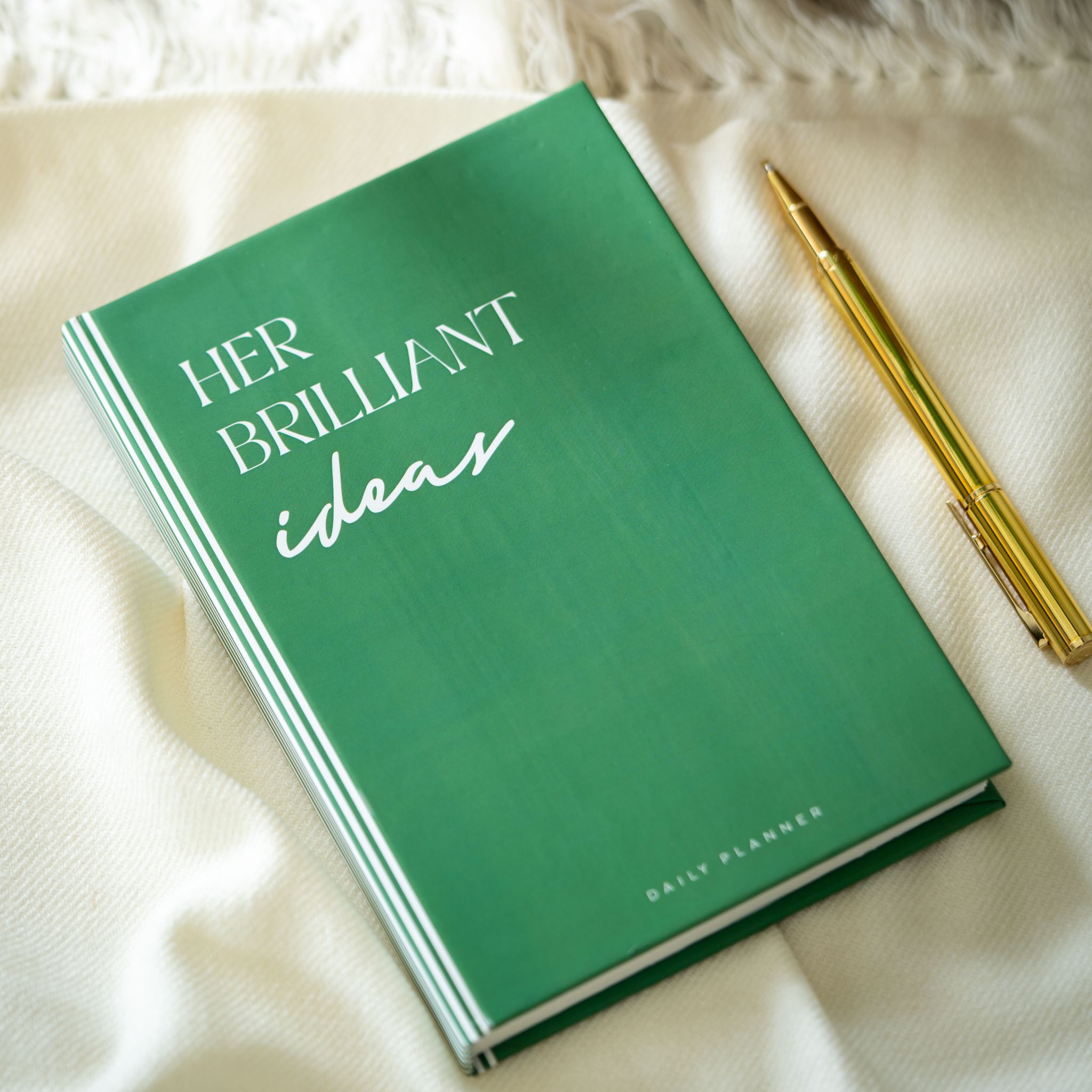Her Brilliant Ideas: Undated Daily Planner - Chaarpai